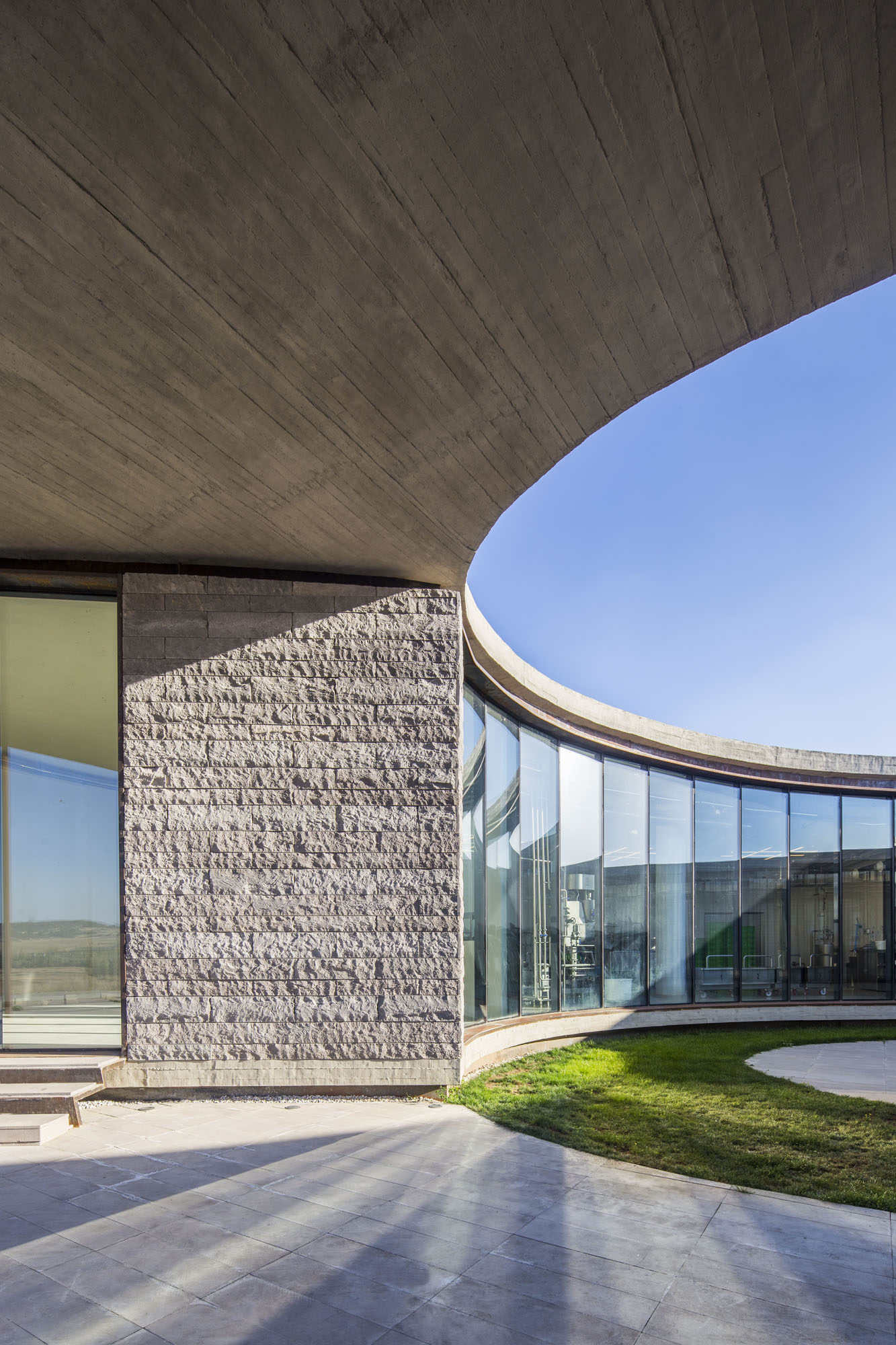 The Farm Of 38° 30° - Artstone